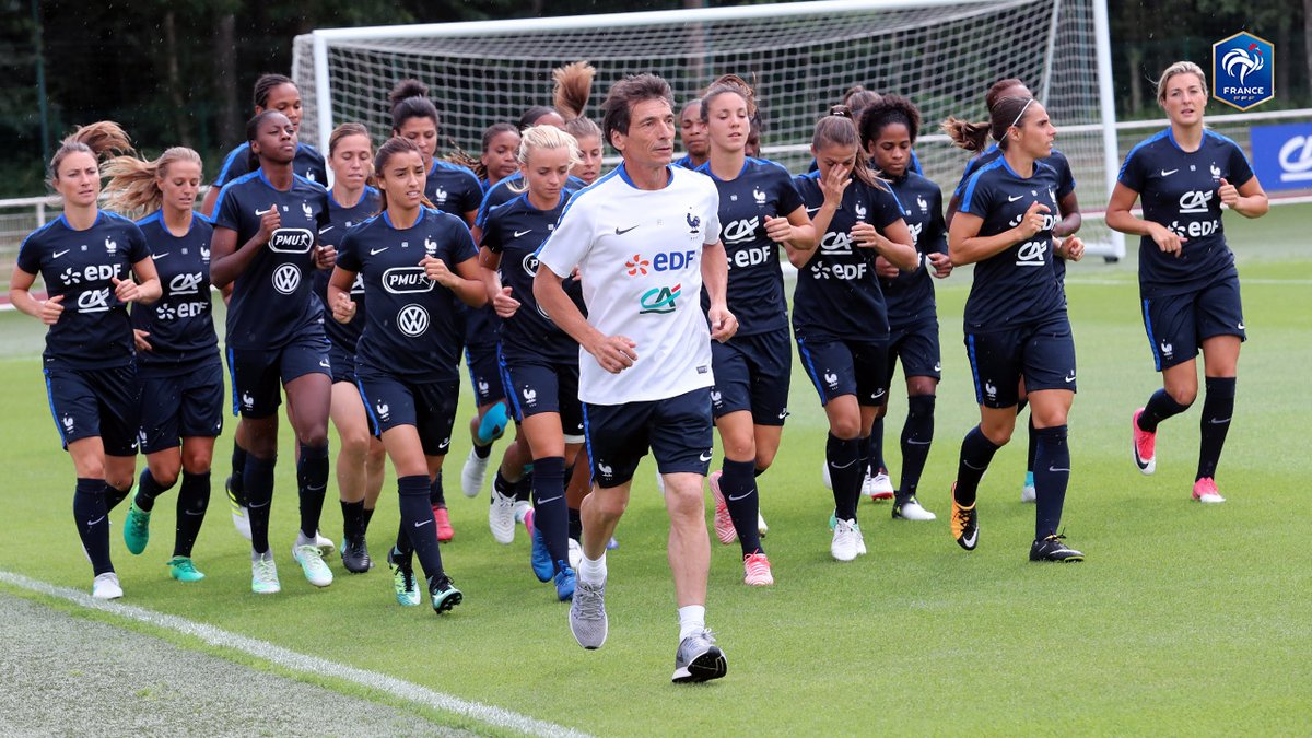 FFF TV - Premier entraînement à Montpellier pour les Bleues